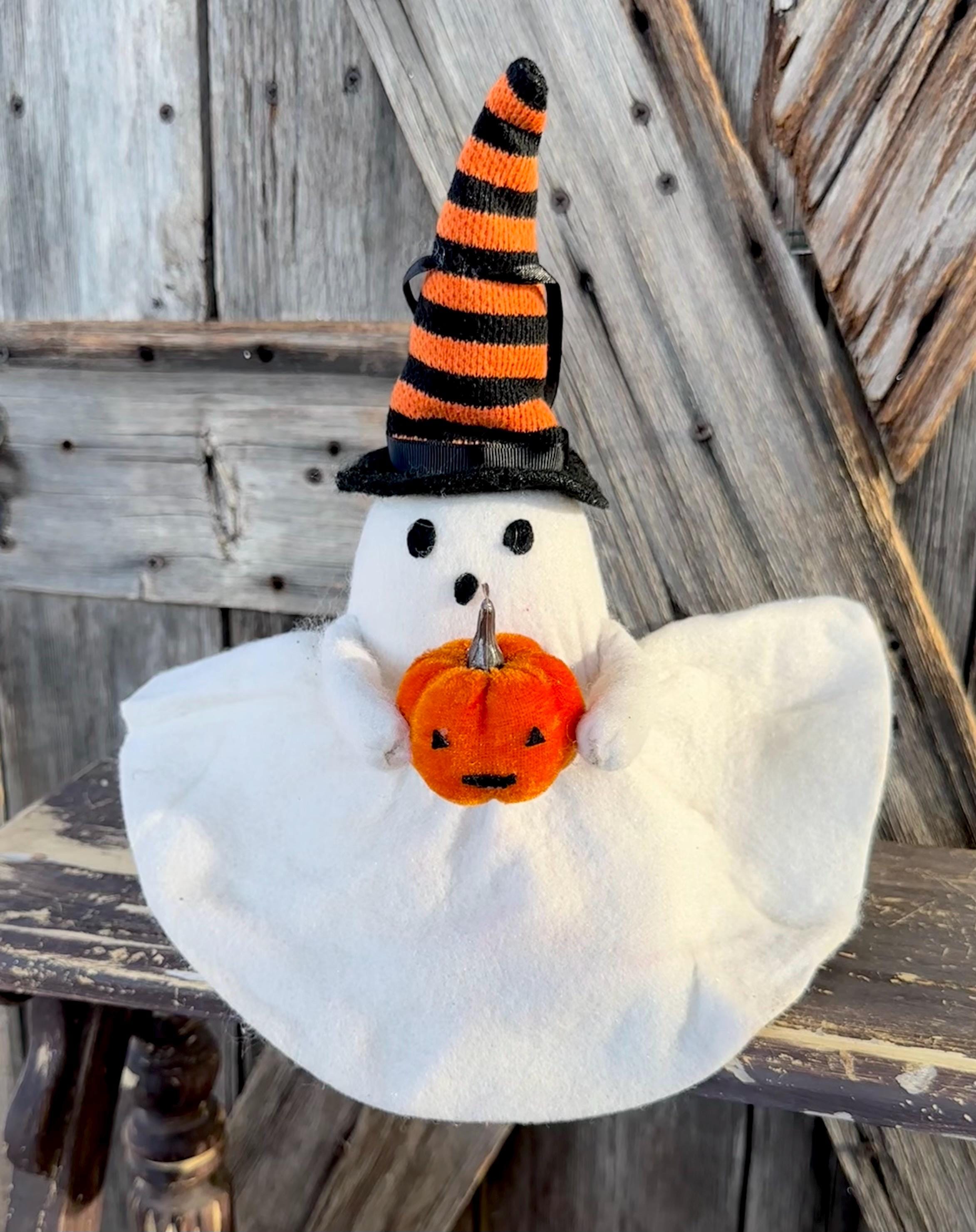 Ghost with Pumpkin, 10 Inches – Ba Bam Wreaths